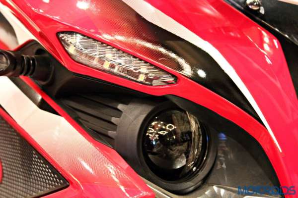 Bajaj Pulsar RS200 Launch - Projector Headlight and LED Pilot Light ... Bajaj Pulsar RS200 Launch - Projector Headlight and LED Pilot Light ...