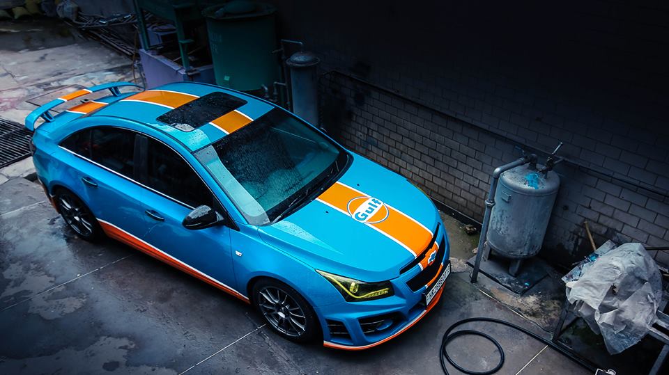 This Gulf liveried, modified Chevrolet Cruze finds our respect | Motoroids