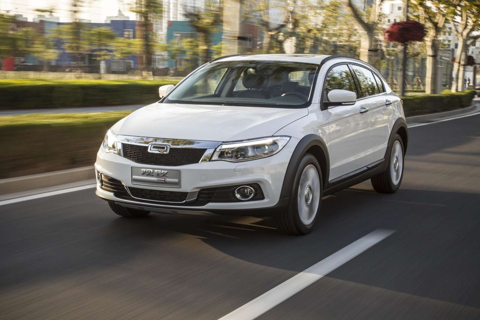 Qoros 3 City SUV to make International Debut in Geneva 2015 | Motoroids