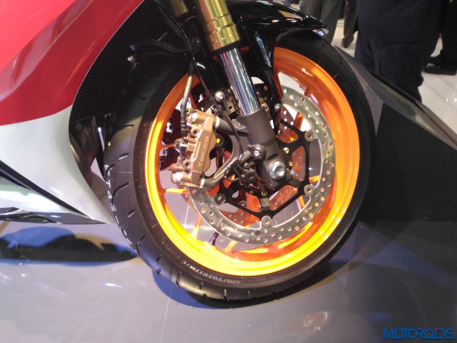 Auto Expo 2016: Honda RC213V and CBR1000RR Fireblade Repsol edition ...