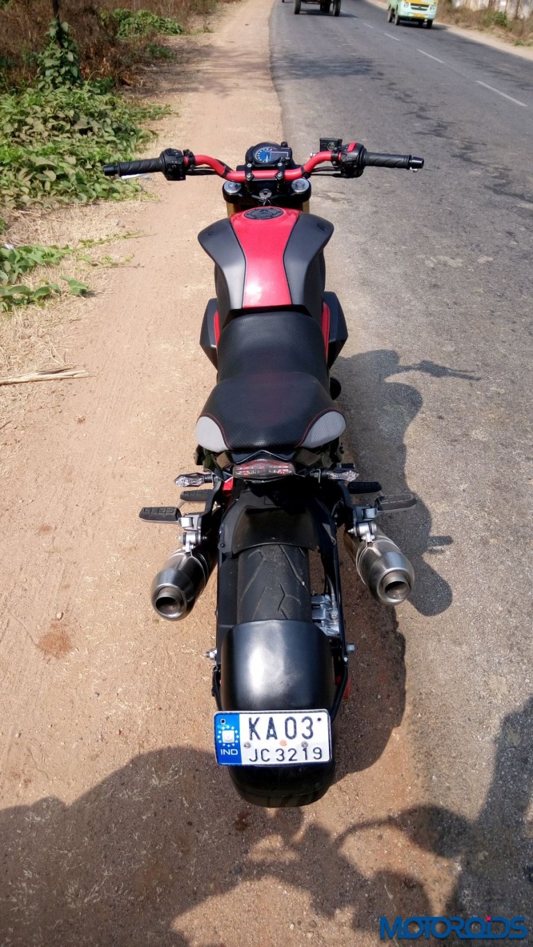 Bengaluru’s first modified Mahindra Mojo goes matte grey and red ...