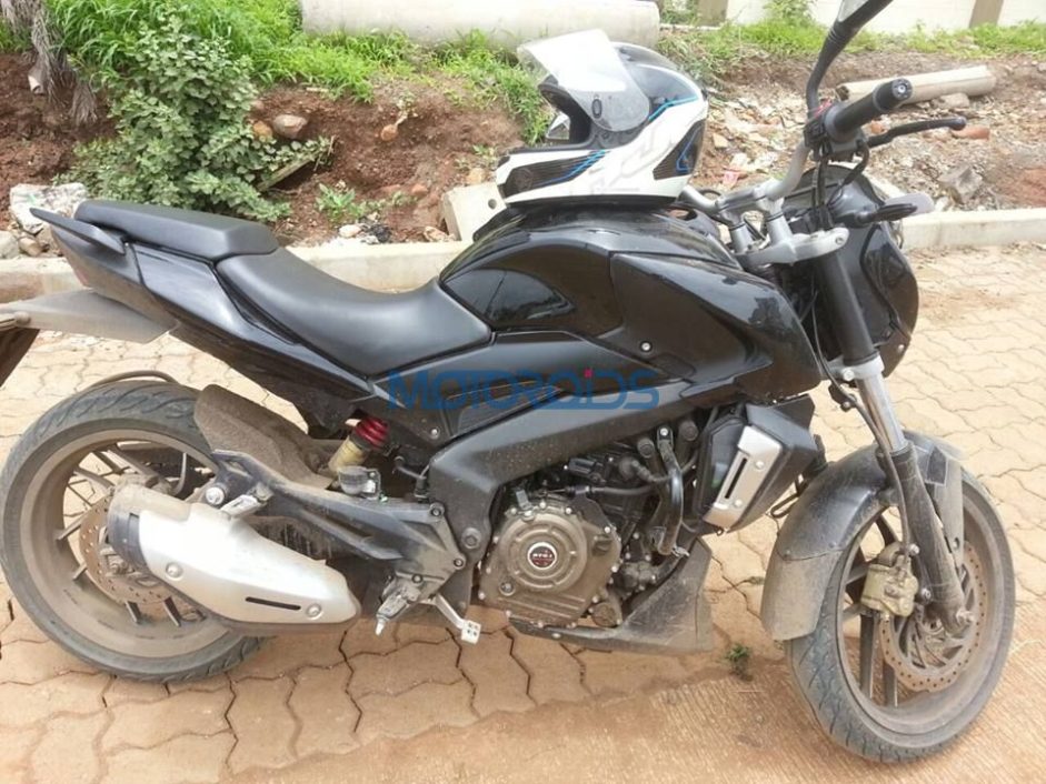 Here’s how the Bajaj Pulsar CS 400 looks like in black | Motoroids