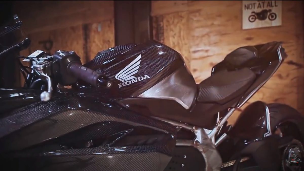 Customised Honda CBR250RR shares the stage with the standard model ...