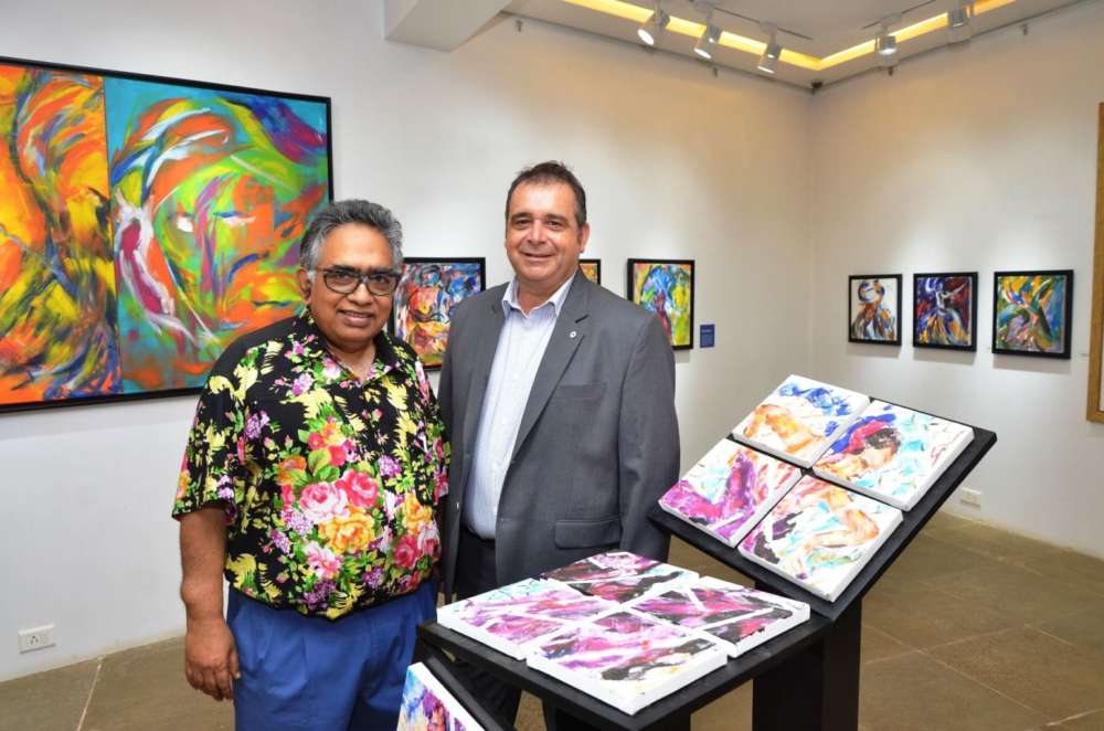 Renault Kwid ‘Art Car’ by Artist Shombit Sengupta unveiled in Mumbai ...