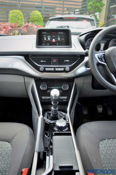 Tata Nexon India Review, Price, Specs, Mileage, Image Gallery, Interior ...