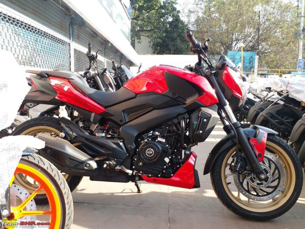 Red Bajaj Dominar 400 Photographed; India Launch May Happen Soon ...