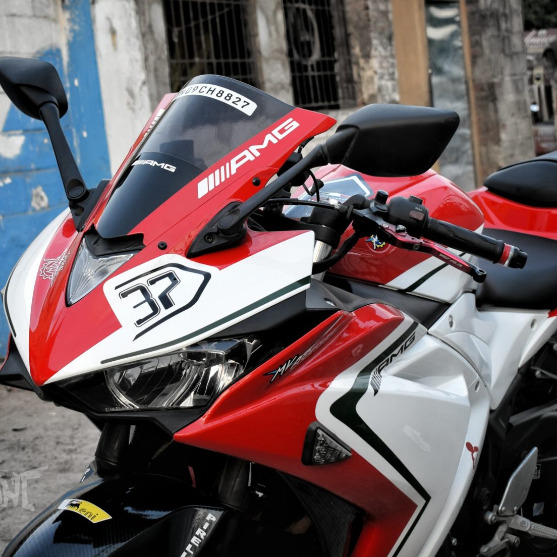 Yamaha YZF-R3 Goes Wardrobe Shopping In A Italian Mall | Motoroids