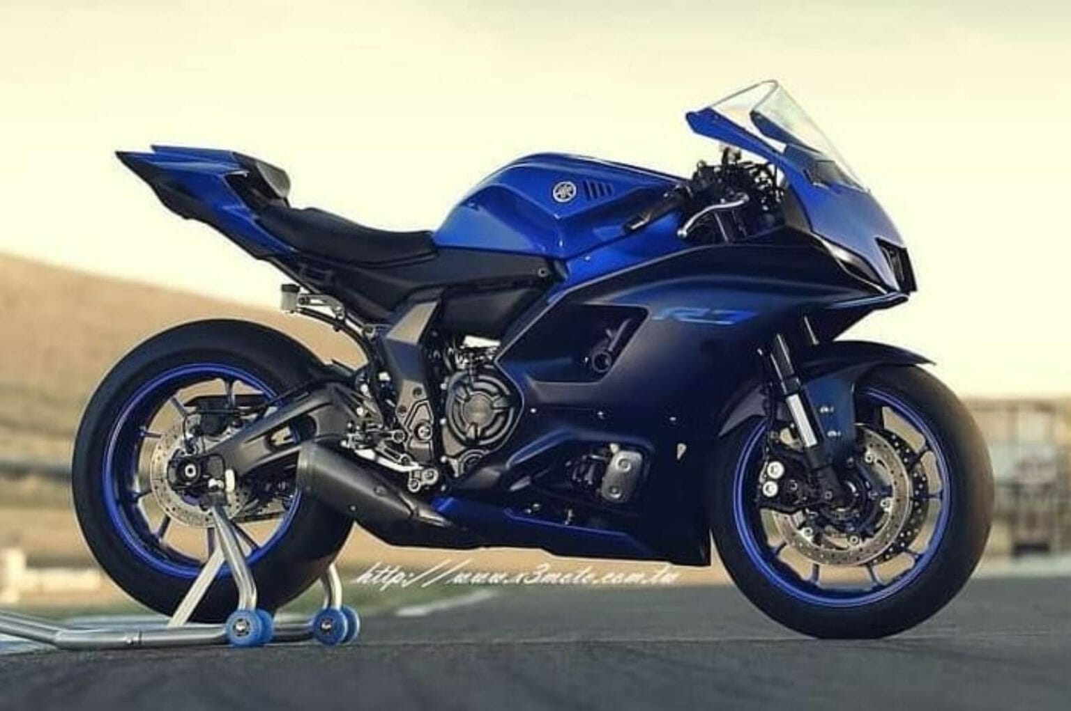 Yamaha R7 Shows Its Face Before It’s Supposed To! | Motoroids
