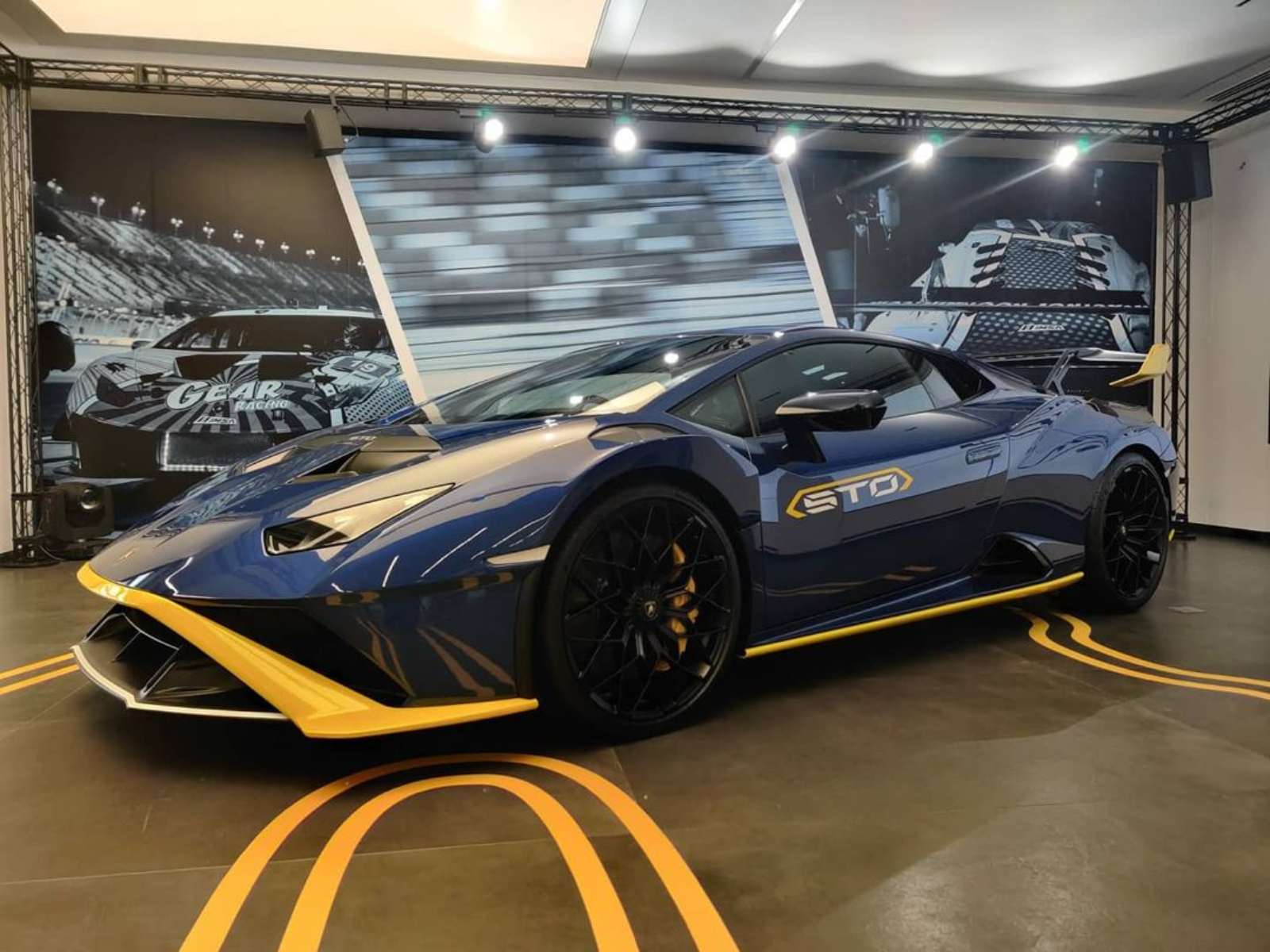The Most Extreme Huracan Ever- Lamborghini Huracan STO Launched At ₹4. ...