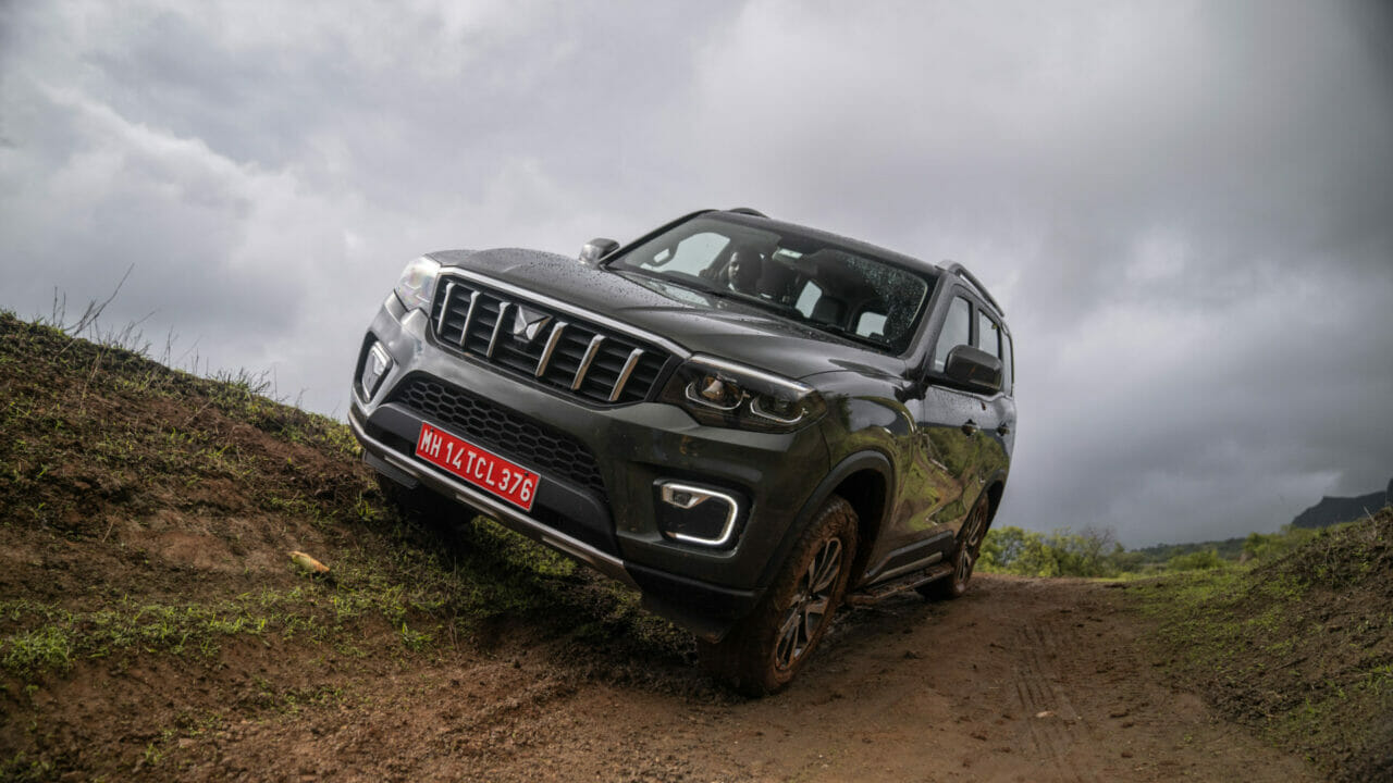 Ladder On Frame vs Monocoque SUVs – Which One To Choose? | Motoroids