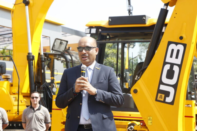 JCB India Unveils Its Biggest 52-Tonne Excavator at EXCON 2025 – Over ...